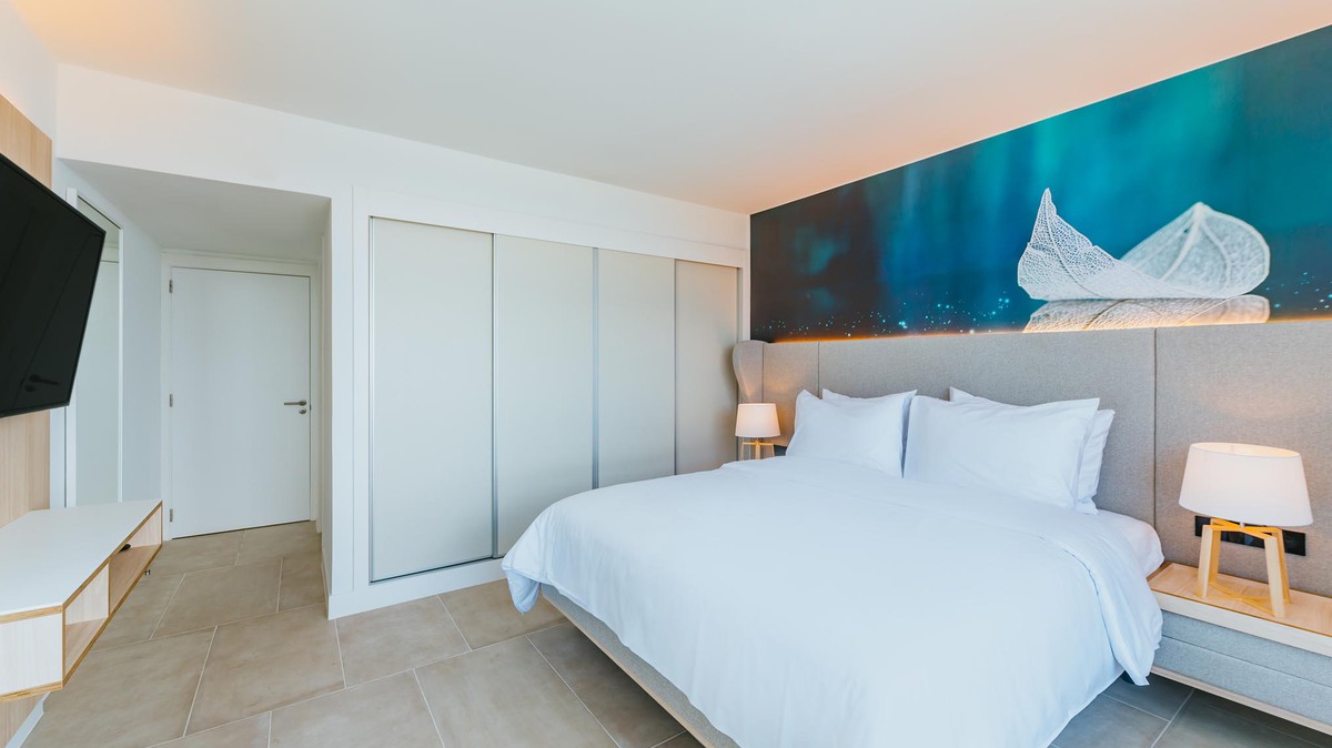 Ocean View Suite Featuring Large Living Room & Sunset Views From ...