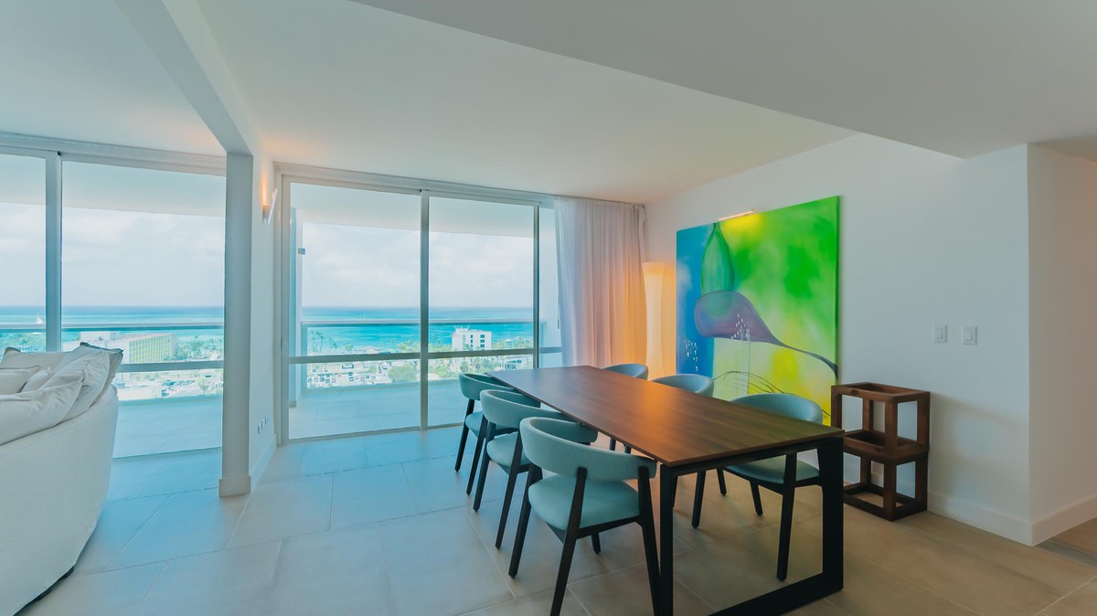 Spacious Suite With a Full Kitchen & Views of the Caribbean Sea