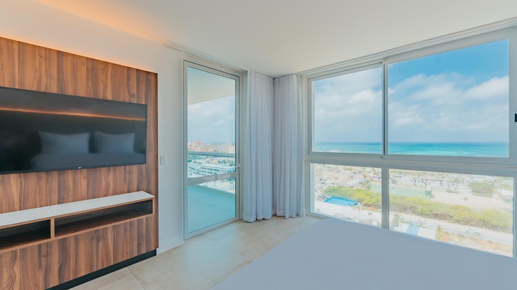 Spacious Suite With a Full Kitchen & Views of the Caribbean Sea